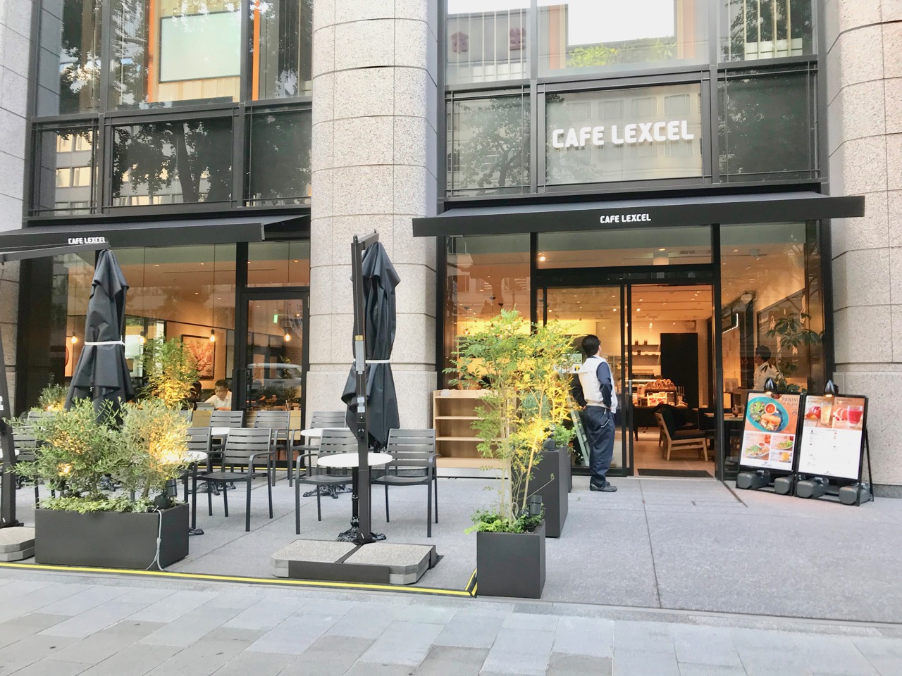 淀屋橋・御堂筋沿いに新カフェ「CAFE LEXCEL」オープン！窓際には電源席も – 本町ブログ